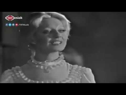 Emel Sayın - Dertliyim Ruhuma Hicranımı Sardım Da Yine (Üzgünüm Leyla)