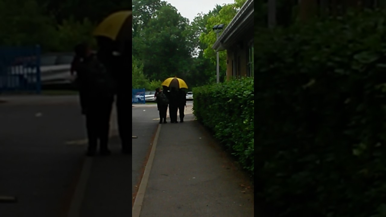 People humping under umbrella - YouTube