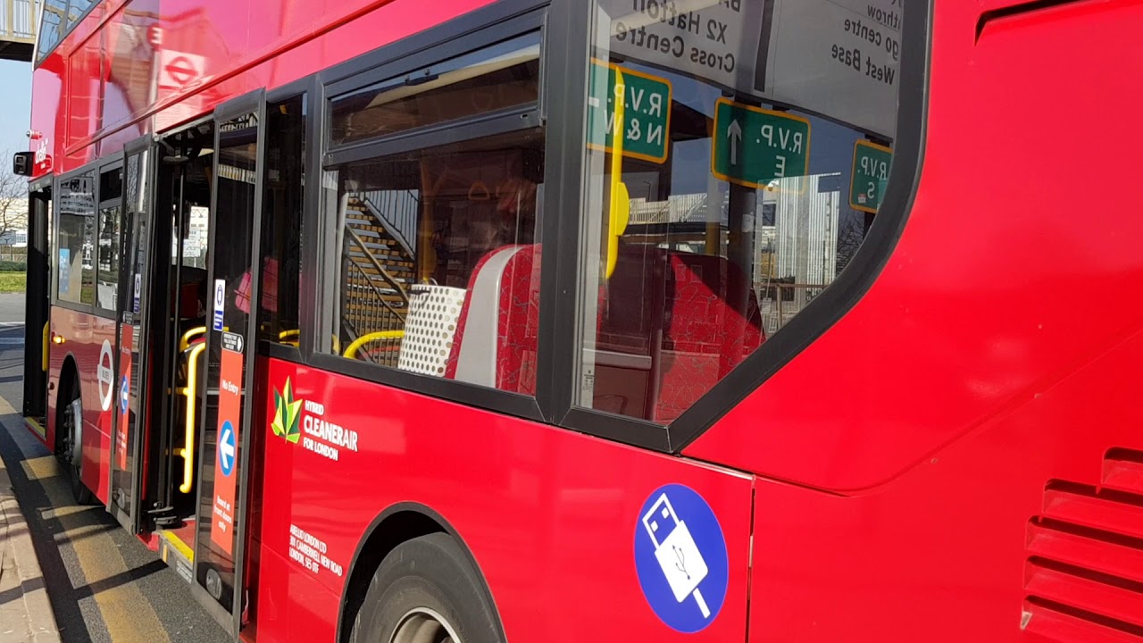 Here is the 490 bus And the 485 bus in Heathrow - YouTube