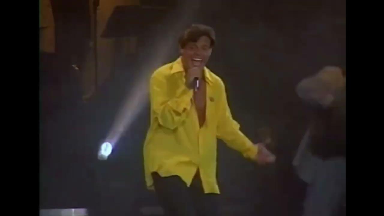 Luis Miguel- Como Es Posible Que A Mi Lado (1996) (Chile) 4K - YouTube