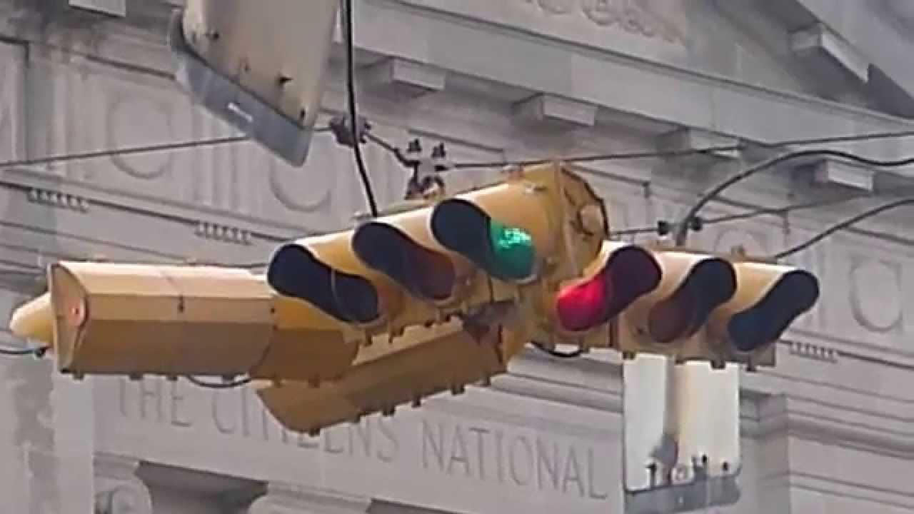 Horizontal traffic signals - YouTube