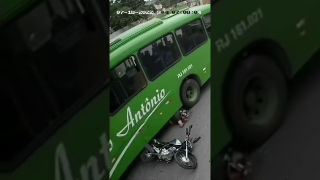 हेल्मेट ne jaan bcha li 😭🙏 #shorts #trending #youtubeshorts - YouTube