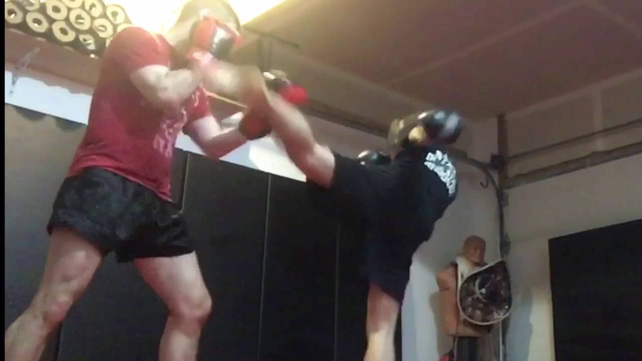 Round kick partner drill - YouTube