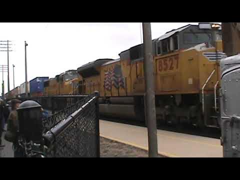 UP #8527 + #4652 Intermodal Train pass UP Big Boy #4014 - YouTube