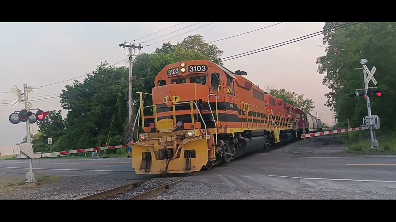 8:30 RS BL1 Northbound with RS-3103/RS-2030/CP-5905 sd40-2 coming into their Brooks yard. - YouTube