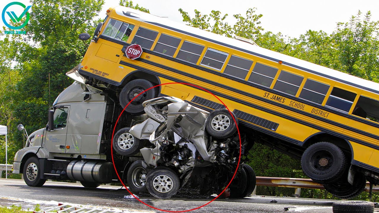 FAILS AT WORK | TOP 10 Traffic Accidents 2022! Excavator & Truck Fail ...