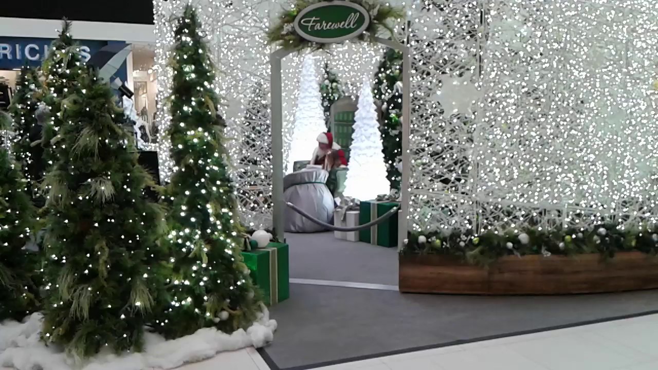 Side View Santa Claus Photo Booth in Devonshire Mall Windsor Christmas ...