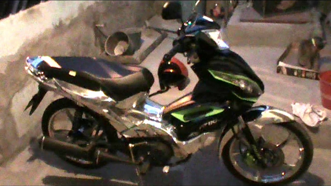 La At110 Rt Negro verde en proceso de mas cromado - YouTube