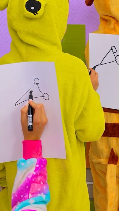 😂 BACK DRAWING GAME — WHO GETS IT RIGHT? 🎉 #shorts #kids - YouTube