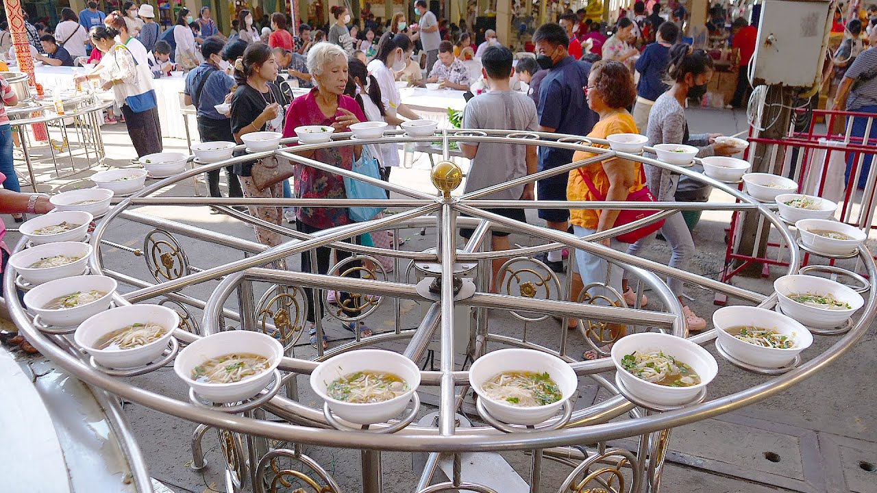 Crazy Giant Pot!! Cook 10,000 Servings of Free Noodles - Thai Street ...