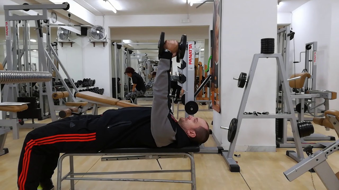 Esercizio tricipiti ( fitness & body building).French press manubri ...