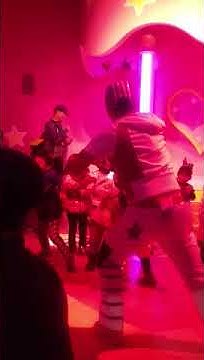 USJ DJラッキーのダンスダンスパーティ - YouTube