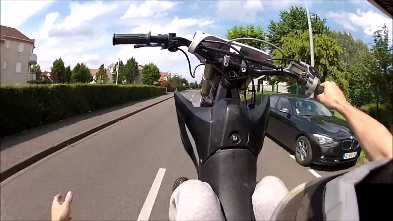 derbi 50 wheeling - YouTube