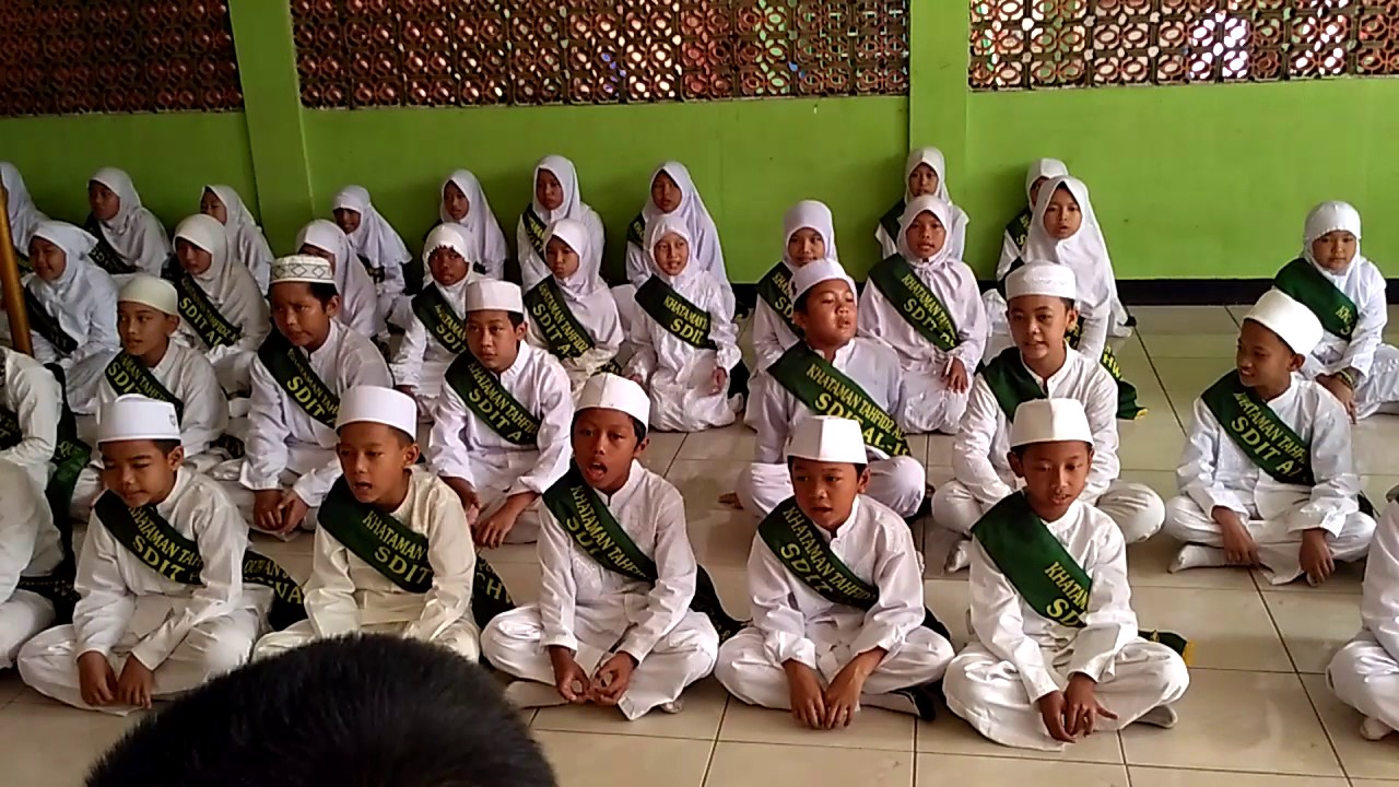 Khotam quran Sdit Al Ichwan - YouTube