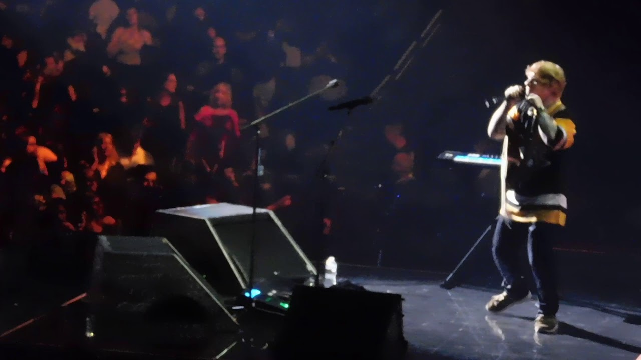 Shape Of You- Ed Sheeran live in Pittsburgh - YouTube