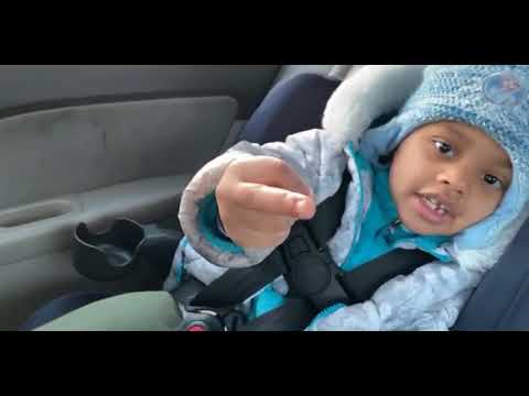 Baby gives mom the Middle Finger🤣🤣🤣🤣 - YouTube