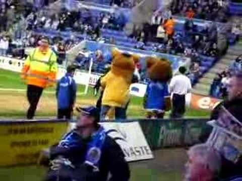 Filbert Fox, Vicki Vixen and Cousin Dennis - YouTube