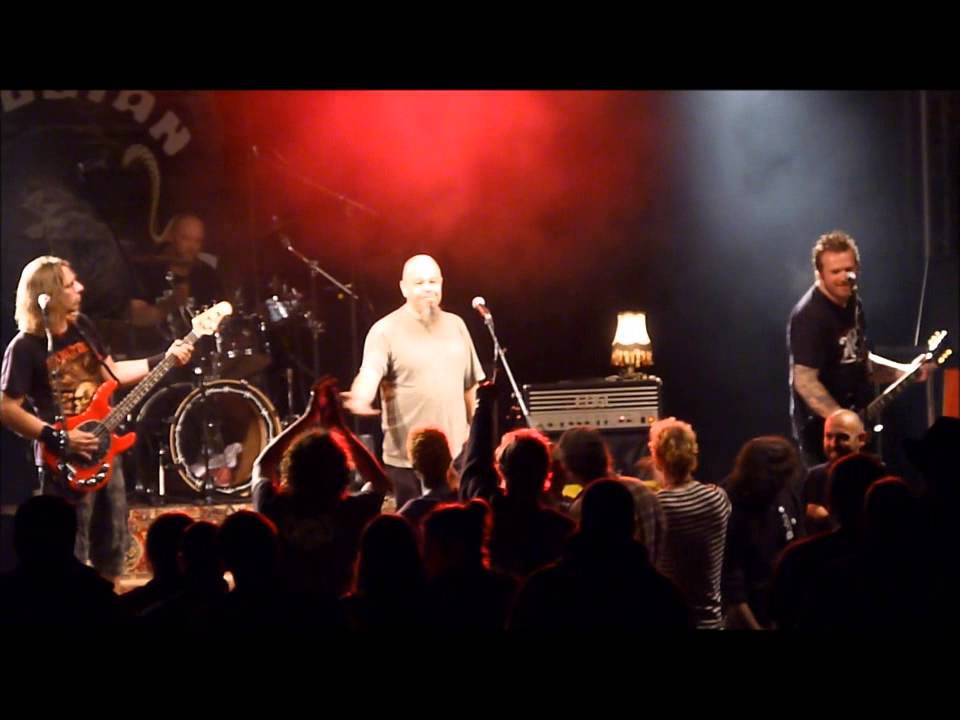 Belgian Asociality - Em Is Duud (live @ Brakrock 2013) - YouTube