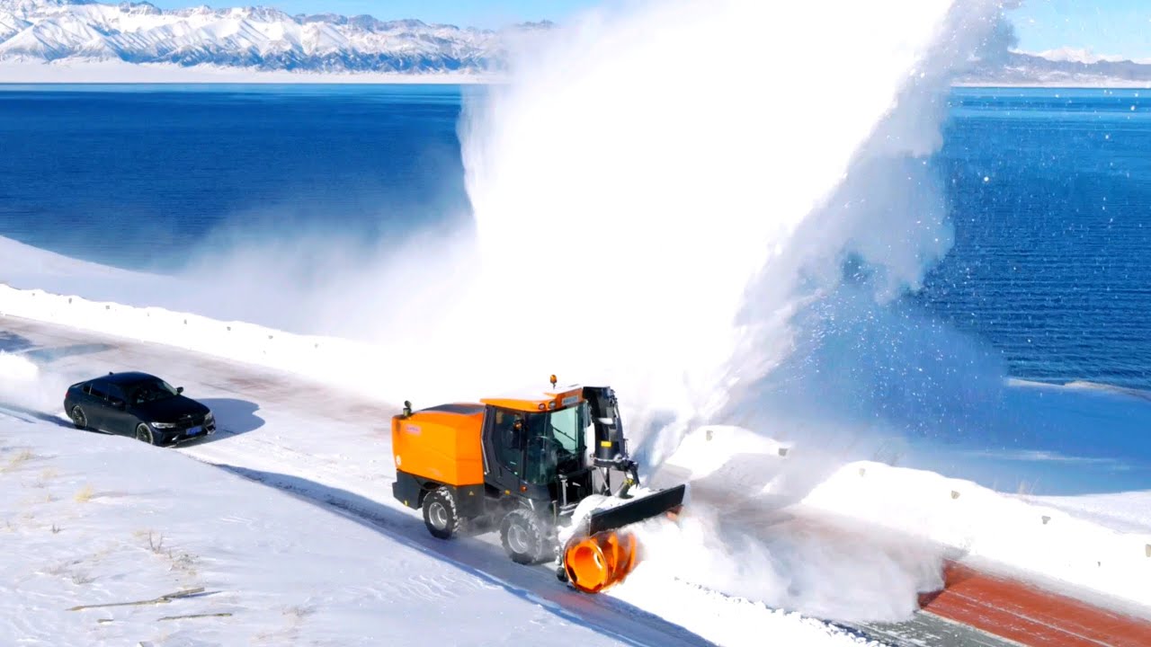 EXTREME - Almost 1 Meter of Fresh Deep snow Clearance in Austria ...