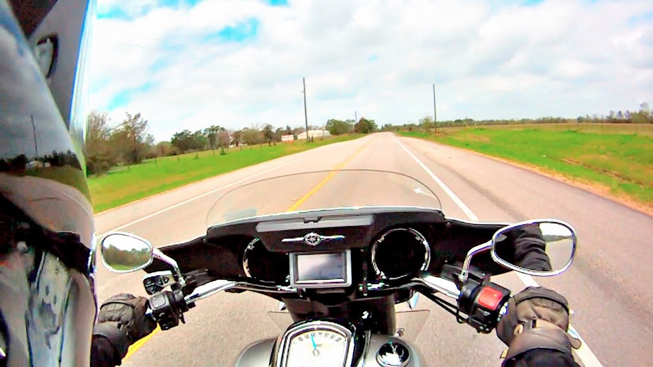 Yamaha Star Stratoliner Deluxe Playing with sportbikes - YouTube