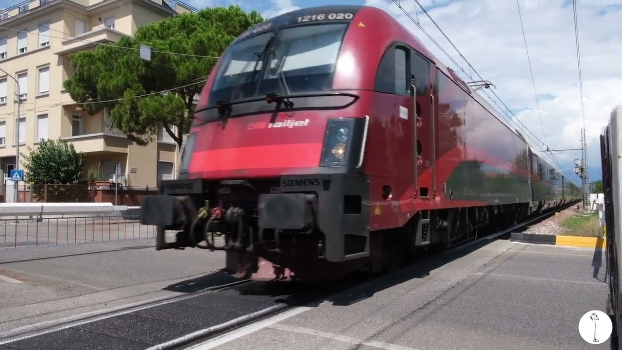 Treni Railjet OBB a Udine - YouTube