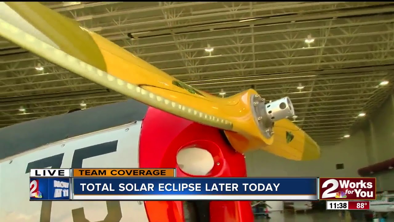 Highest bidder sees eclipse from WWII plane in Tulsa - YouTube