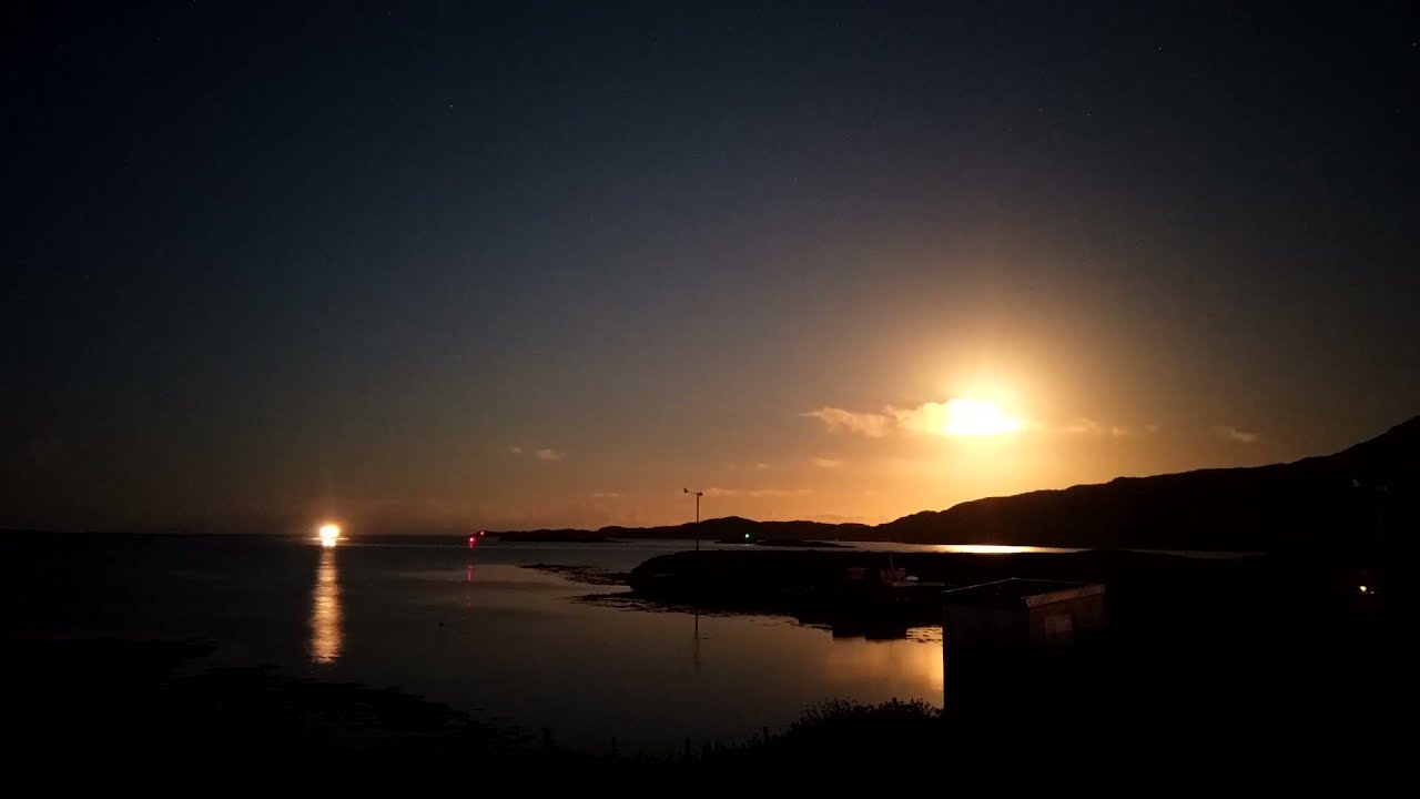 Harvest moon September 2021 / Corn moon / outer Hebrides / Lochmaddy ...