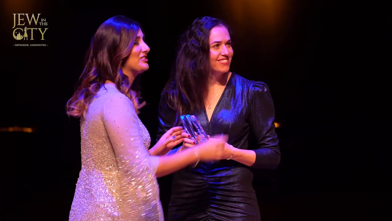 Bat-El Gatterer Accepts Orthodox Jewish All Star Award - YouTube