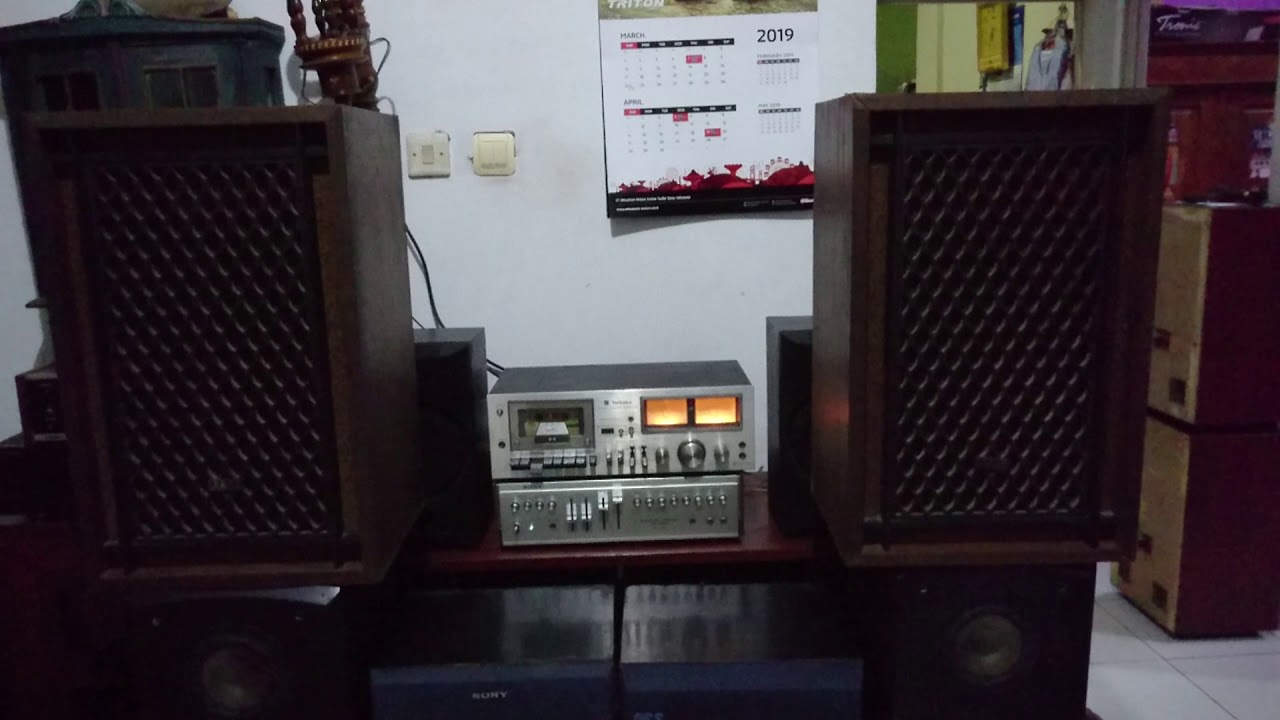SONY TA - 1055 Amplifier + AKAI SW 125 Speaker systems - YouTube