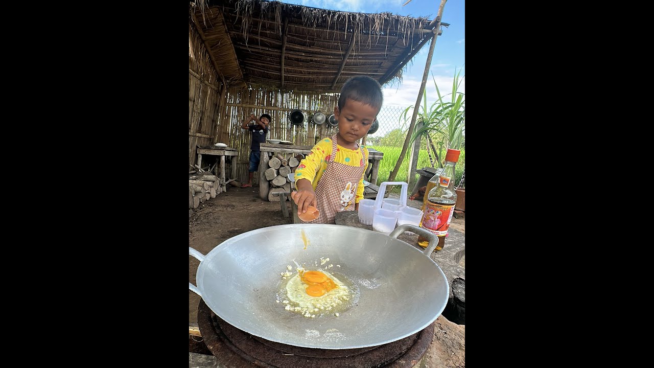 Adorable Little chef Cooking food - YouTube