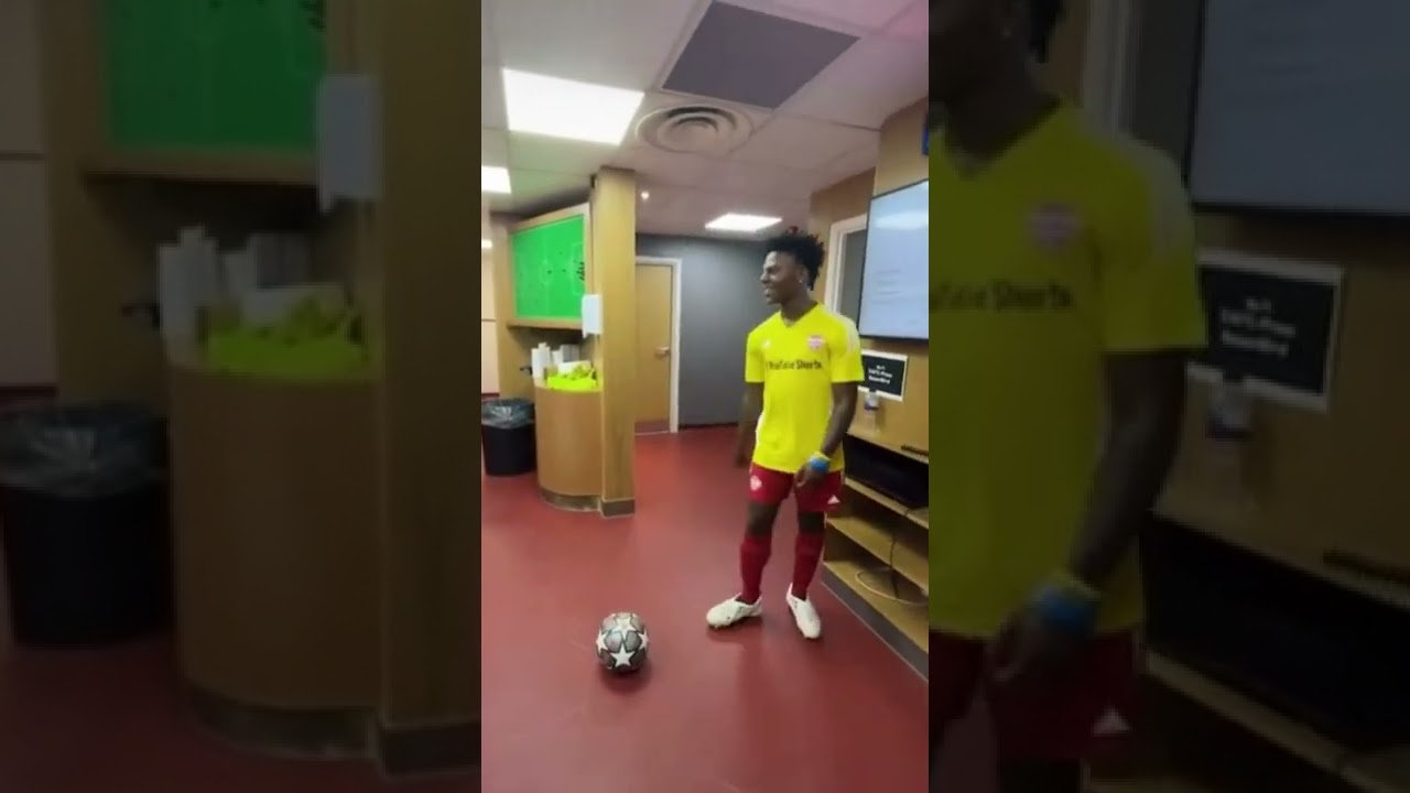 IShowSpeed Tries the Custom Foam Runner Boots/Cleats! - YouTube