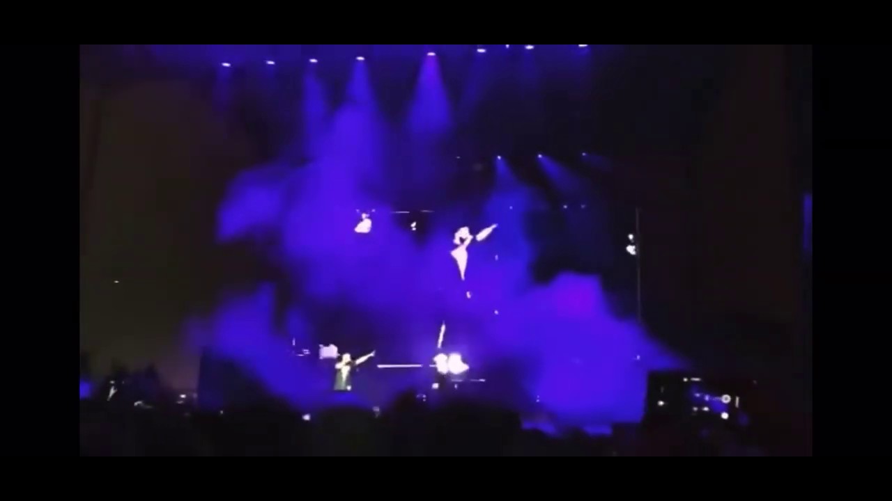 Drake gets booed off stage ! - YouTube