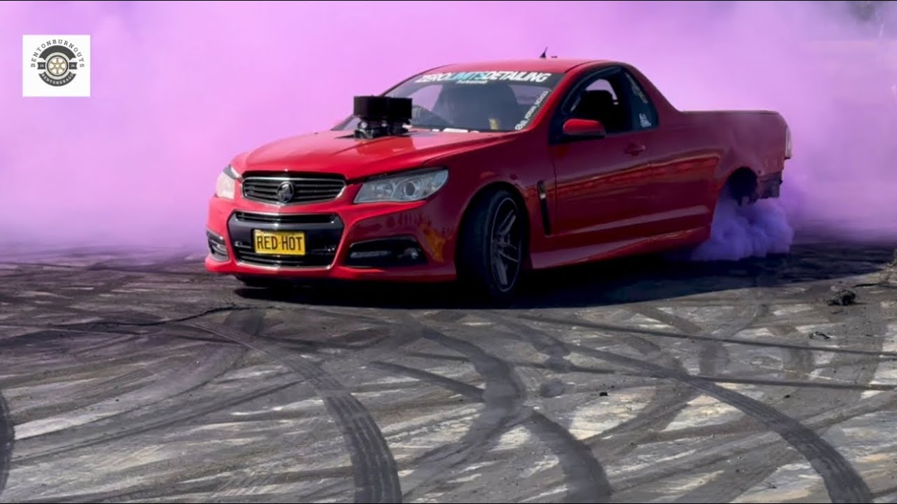 RED HOT burnout at TAMWORTH TYRE TORTURE 3 - YouTube