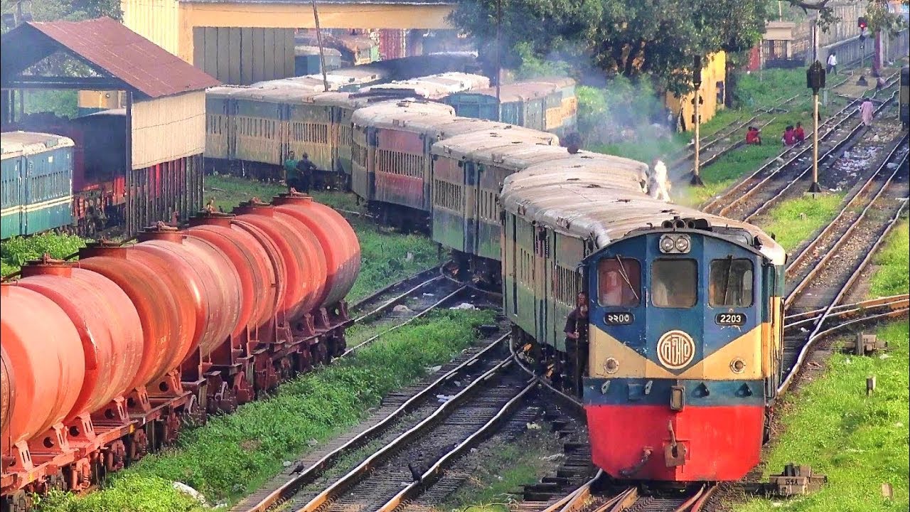 Beautiful Snake Shape Train of Bangladesh Railway in 4K - YouTube