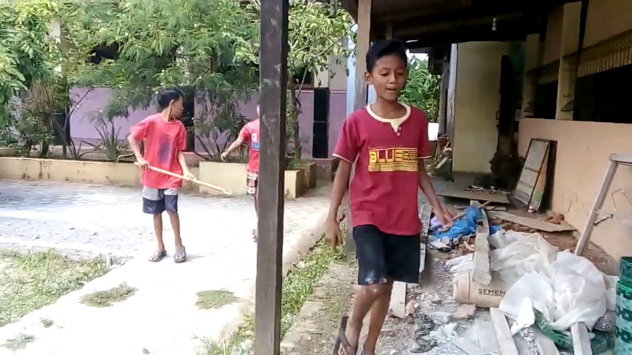 Dolanan delikan Nek baledeso - YouTube