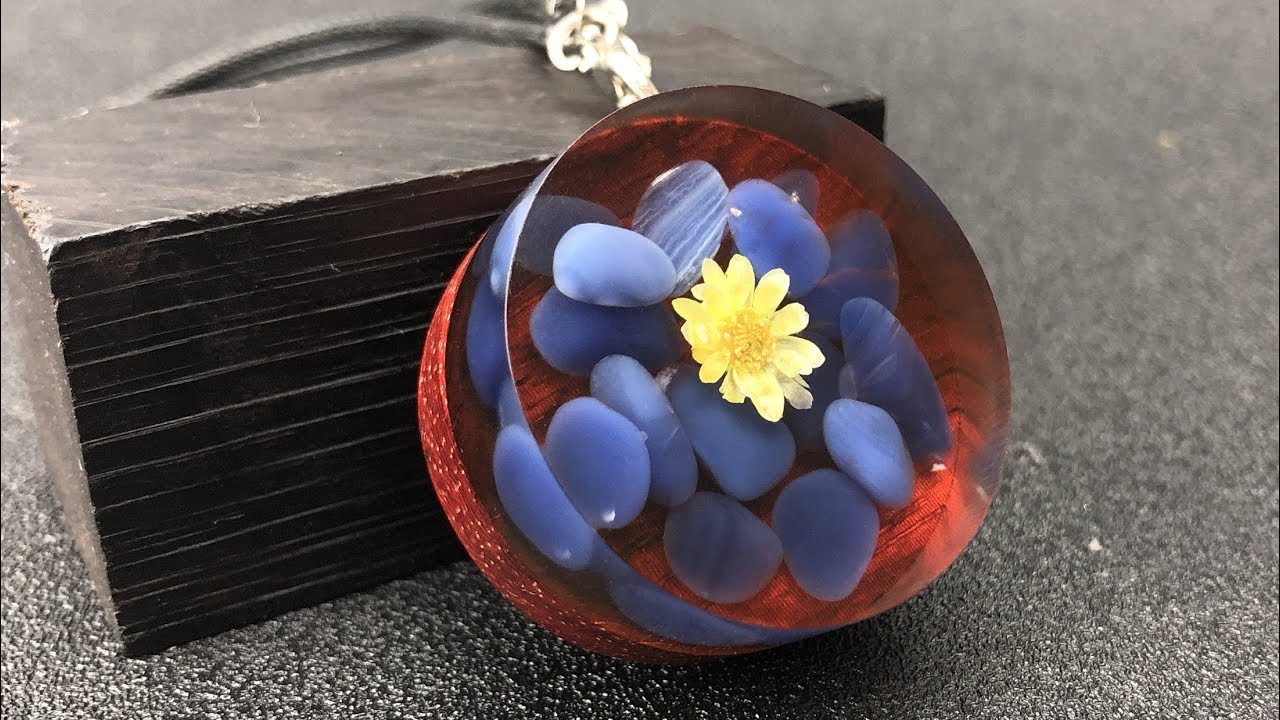 Resin art DIY| Charming DIY colored stone pendant | DIY epoxy resin art ...