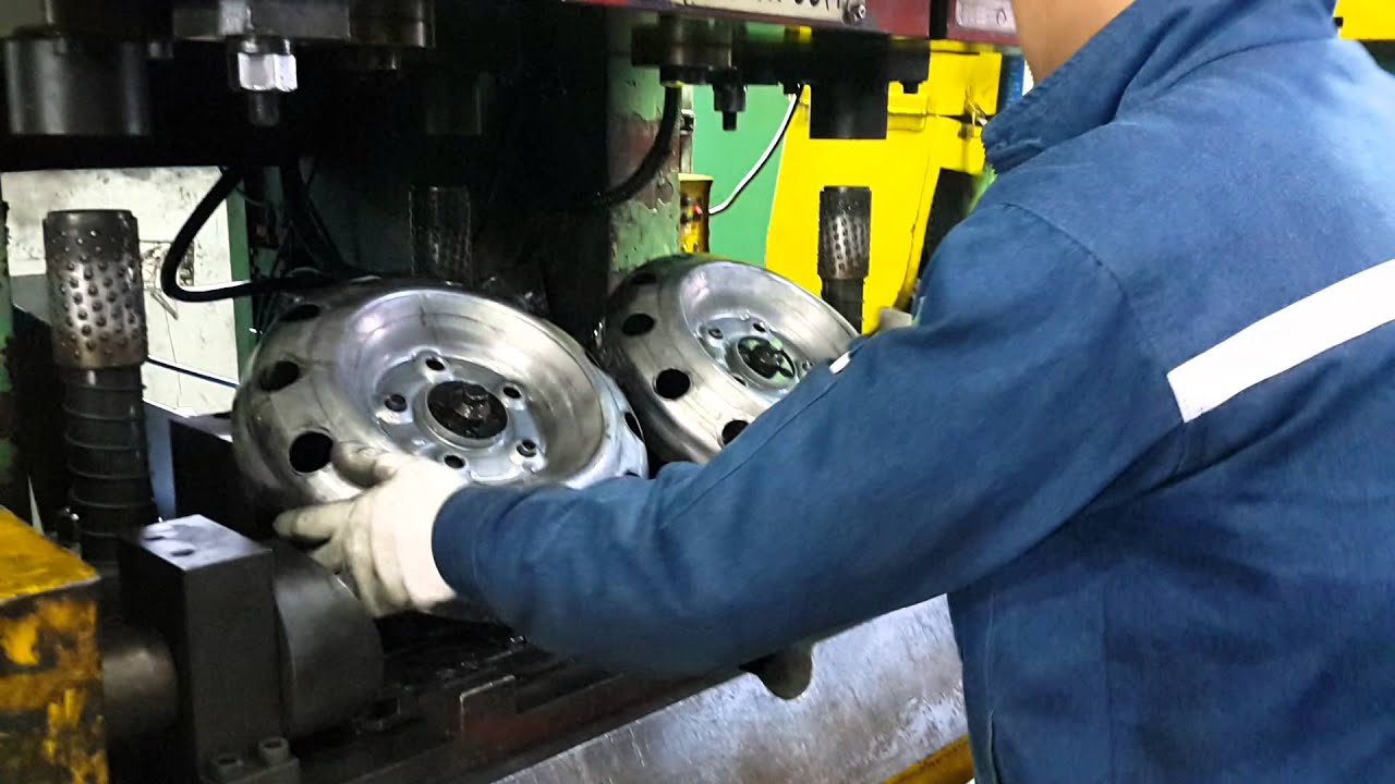 8th Vent Hole coining process for automobile wheel manufacturing - YouTube
