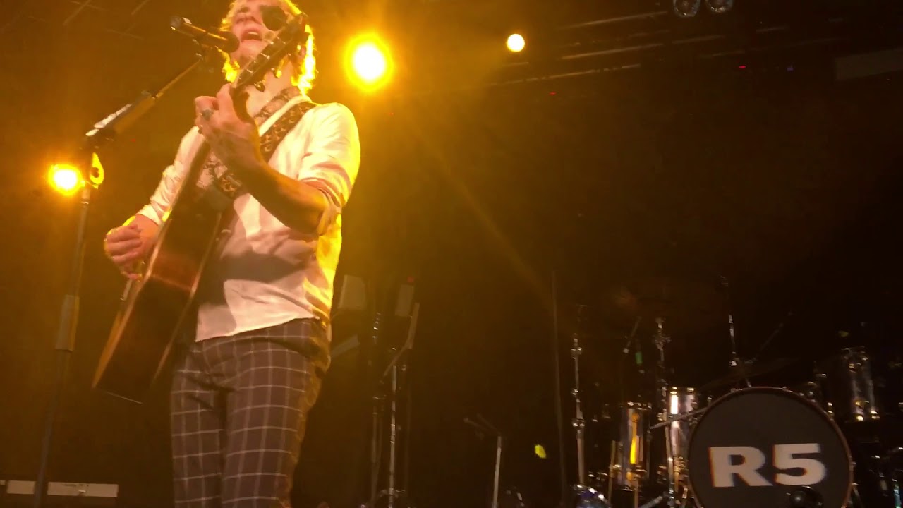 R5- repeating days & pass me by Norway 9.29.17 - YouTube