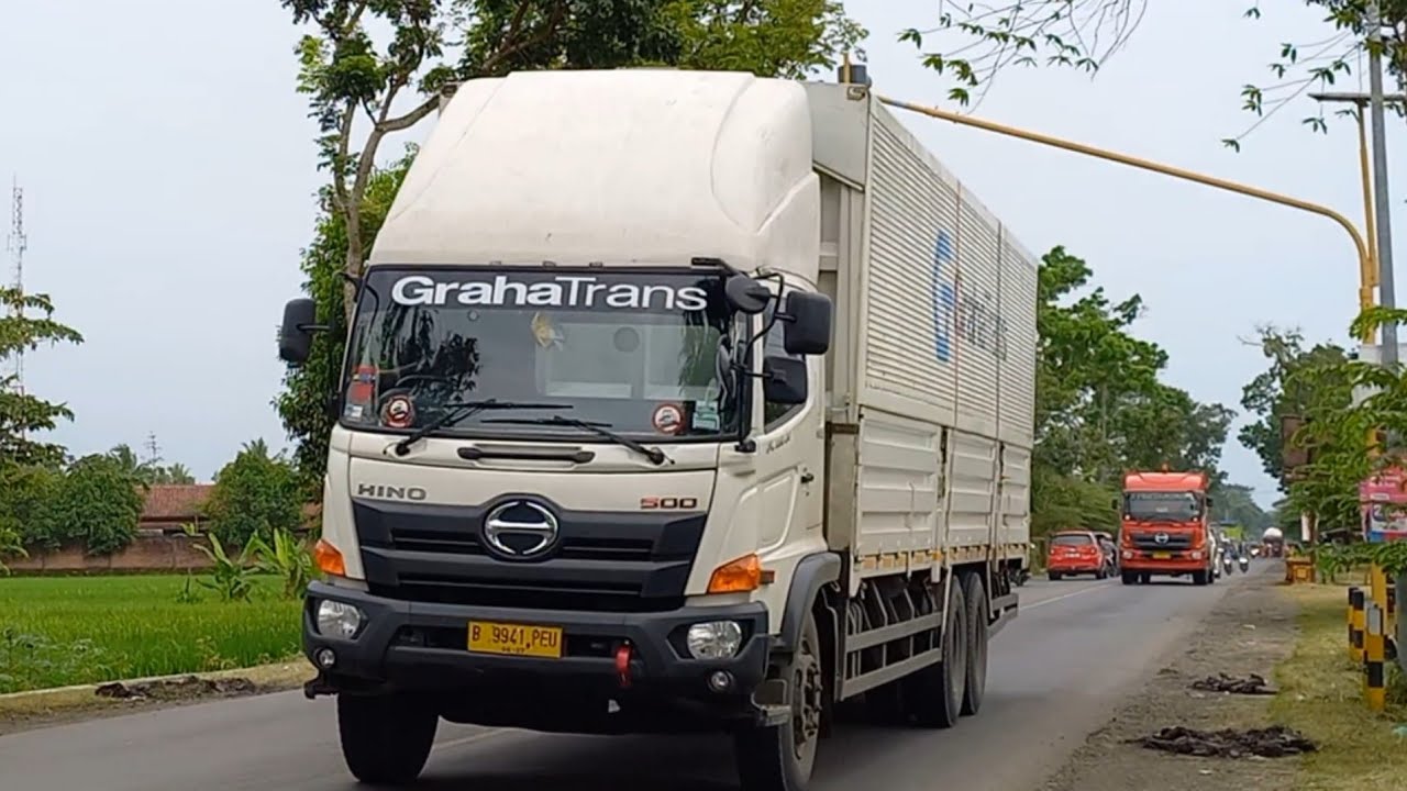 Banyak!! Mobil Truk, Mobil Kontainer, Mobil BBM, Truk Hino 500 - YouTube