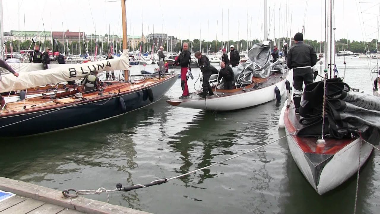 How to "park" an 8mR yacht - YouTube