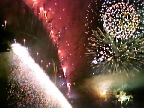 1garysan Photos, Fireworks in slow motion (240fps) - Sydney Harbour...