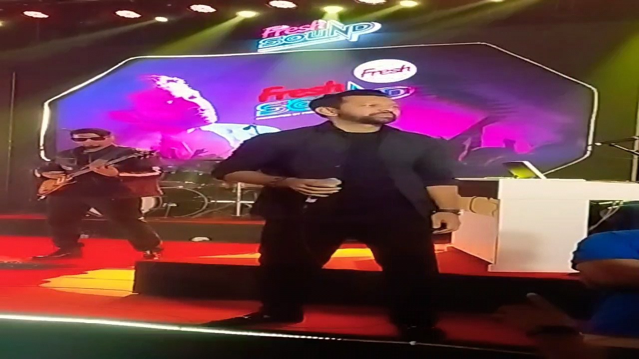 Tahsan Live Concert 💜💜💜 Hothat Eshechile Live Concert 💜 #shorts #music ...