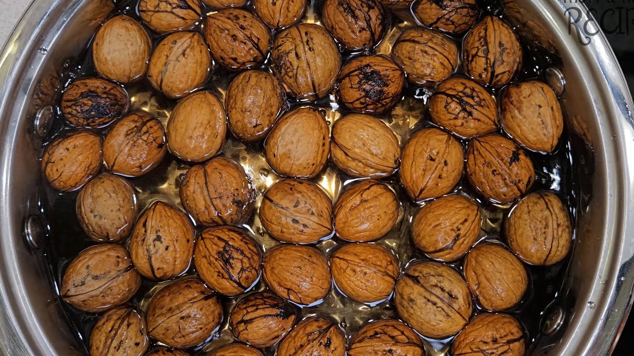 Open WALNUTS in Seconds with This Simple Trick! 🌰 - YouTube