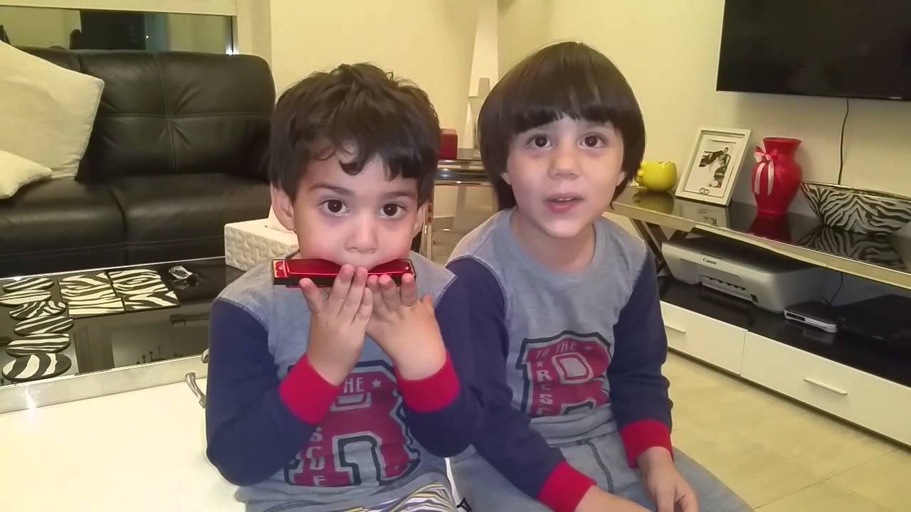 Mostafa and Yassin singing Big Red Bus...Nailed that ending !! - YouTube