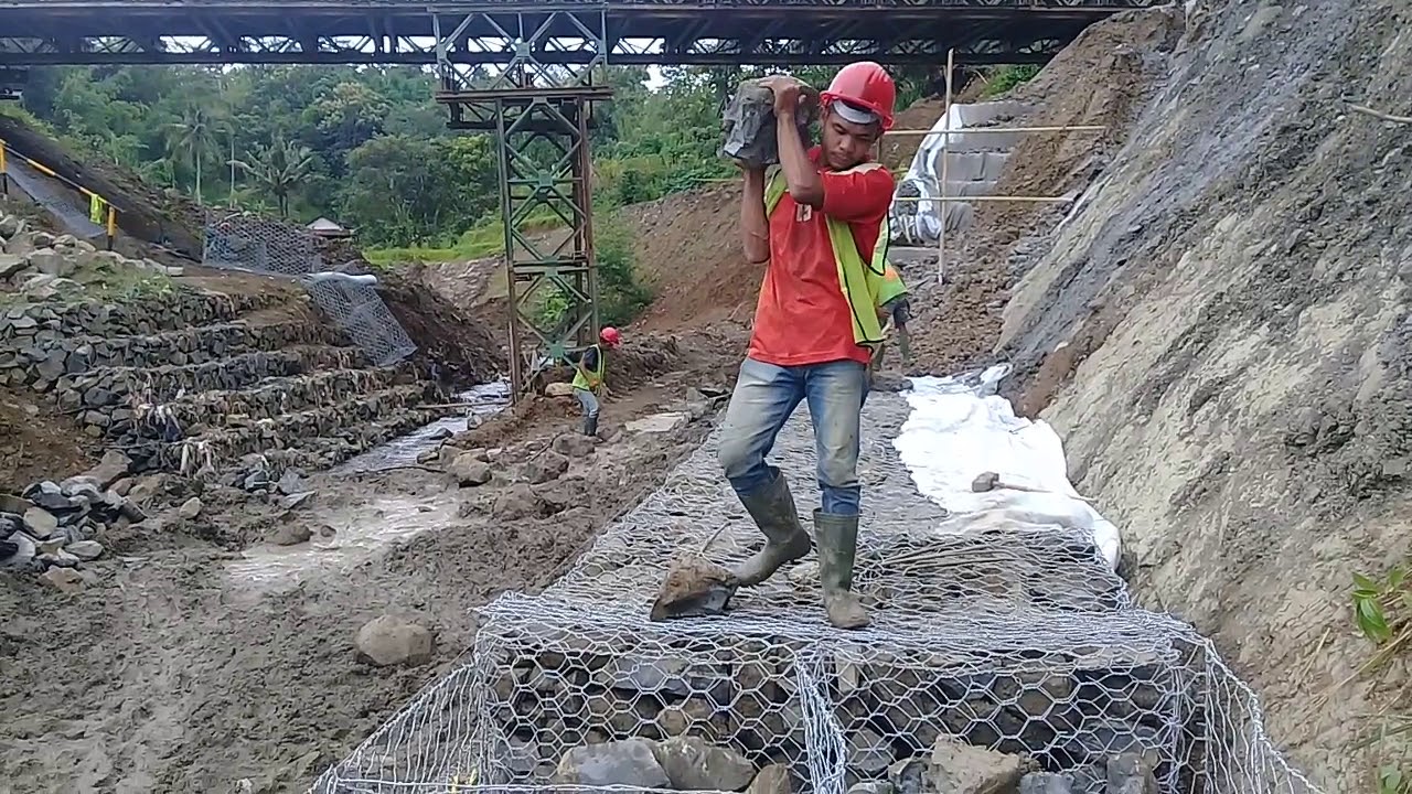 Pemasangan Bronjong Makaveri - YouTube