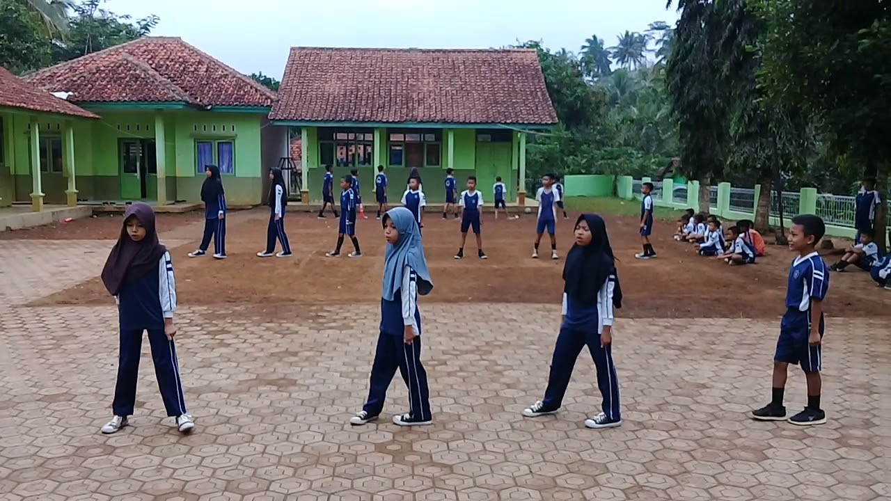 Latihan baris berbaris - YouTube