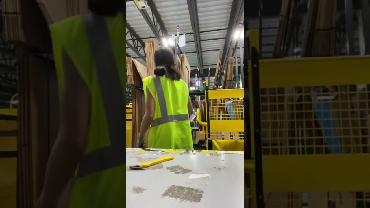 a day in the life of an AMAZON WAREHOUSE PACKER in 60 secs shorts720P ...