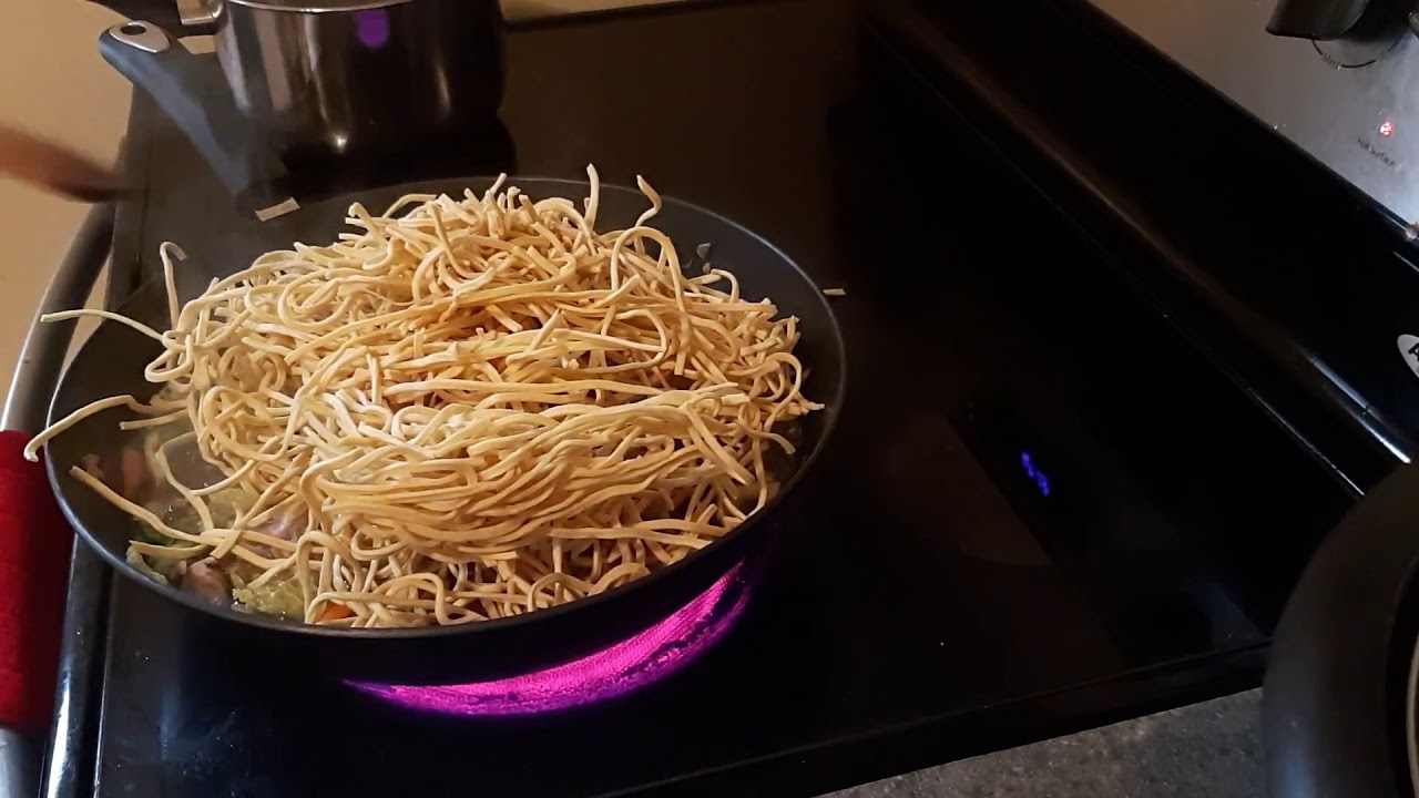 Easiest way of cooking Pansit Cantoon ( Bami ) - YouTube