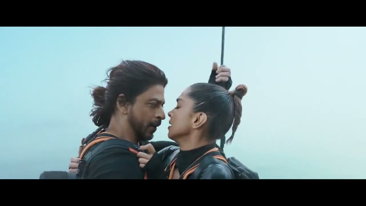 Pathan action seen aeroplane seen sharukh khan - YouTube
