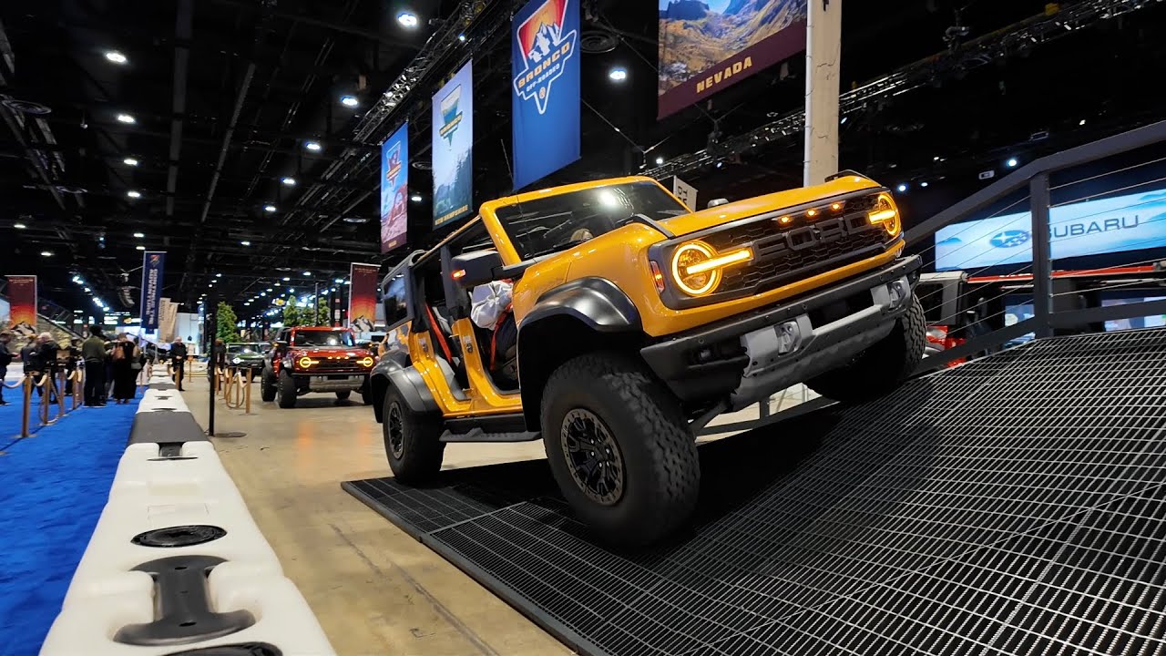 Test ride in a Ford Bronco Raptor - YouTube